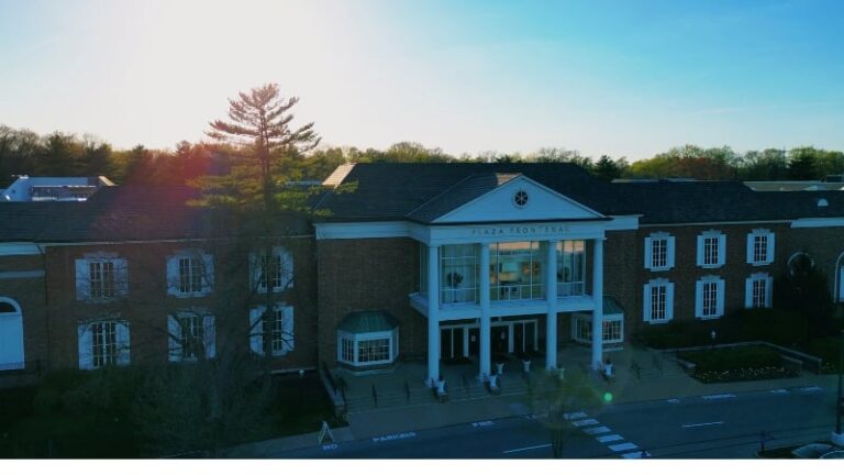 Living in Frontenac, MO: Inside this Posh St. Louis Suburb