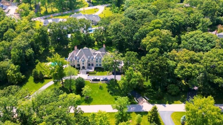 Living in Huntleigh, MO: Inside the Wealthiest Town in St. Louis