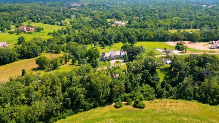 Living in Huntleigh, MO: Inside the Wealthiest Town in St. Louis